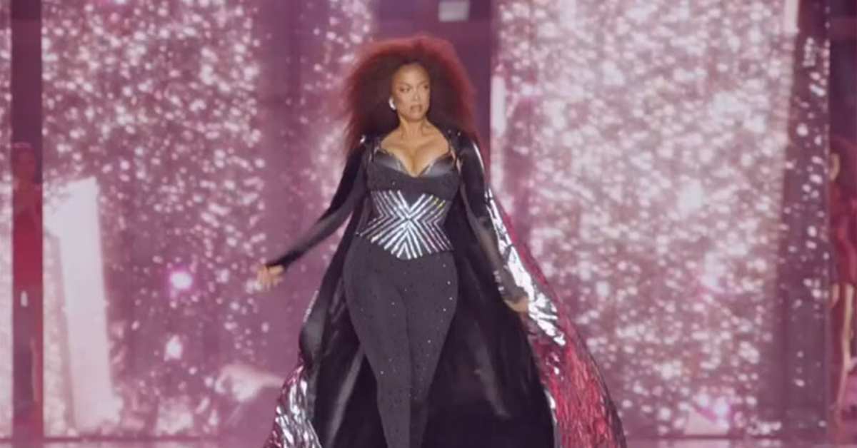 Ex-Daytime Host Tyra Banks Returns to the Catwalk for The Victoria’s ...