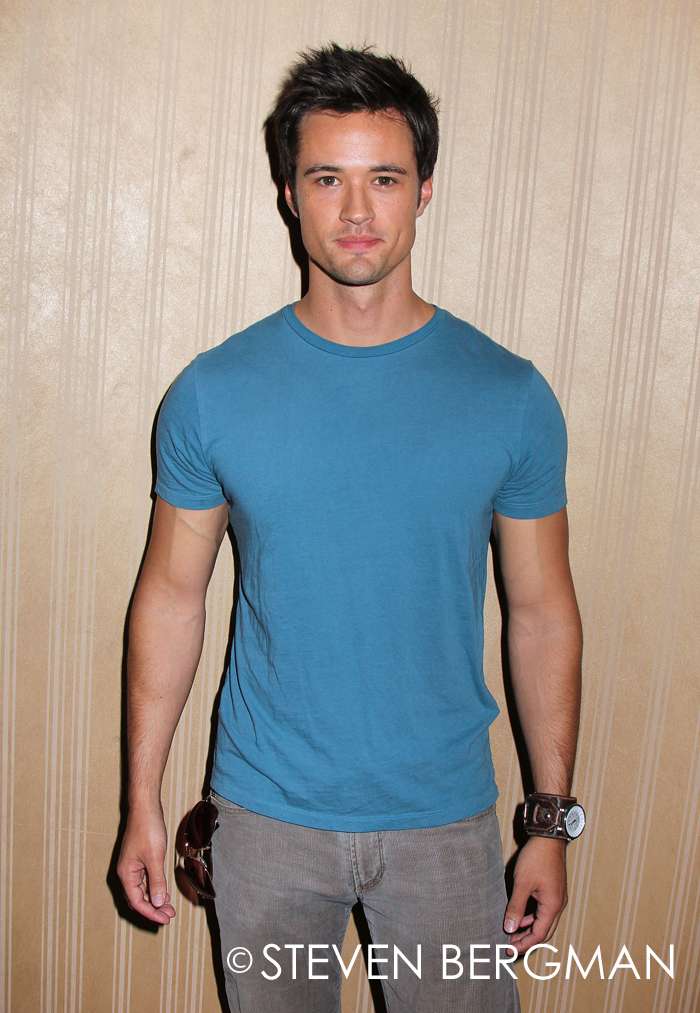 Matthew Atkinson Placed on Contract at The Young and the Restless ...