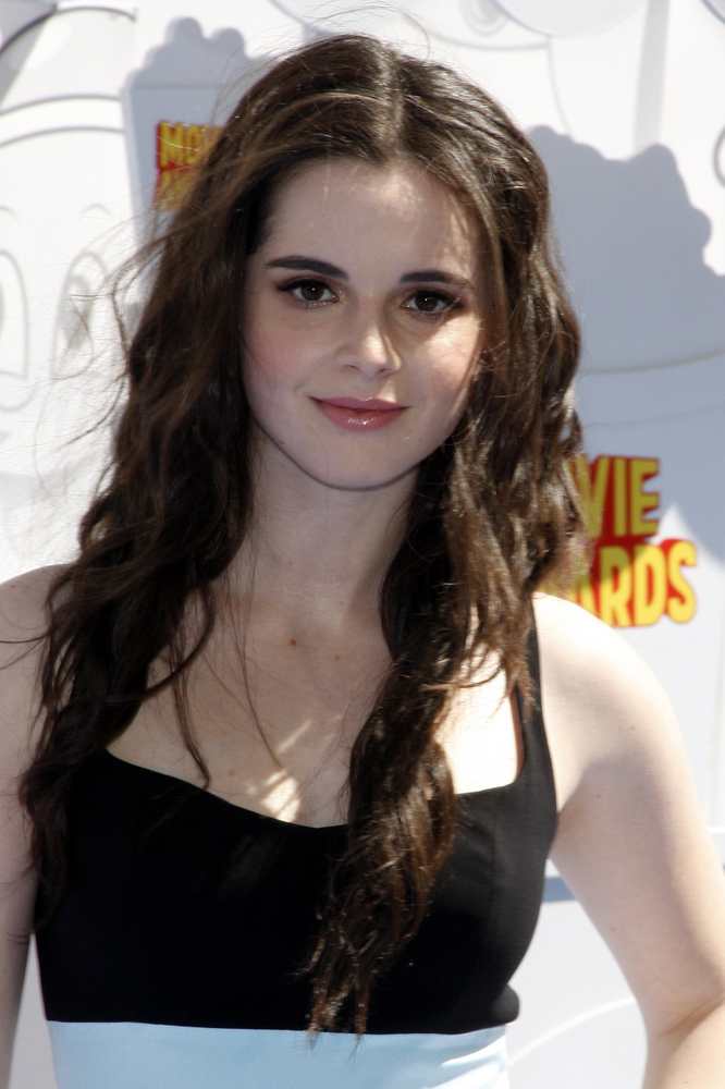 Ex-Y&R Star Vanessa Marano "Kinda Hated" Gilmore Girls' April Nardini ...