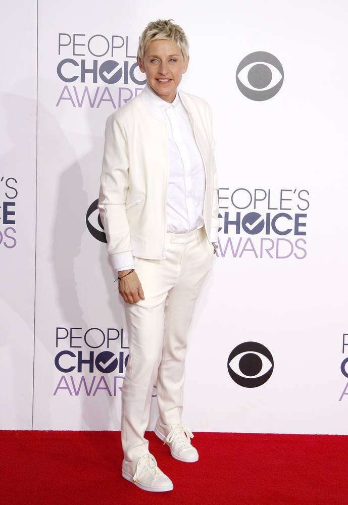 Ellen Thanks Staff and Fans for "Sticking By" Her At The People's ...