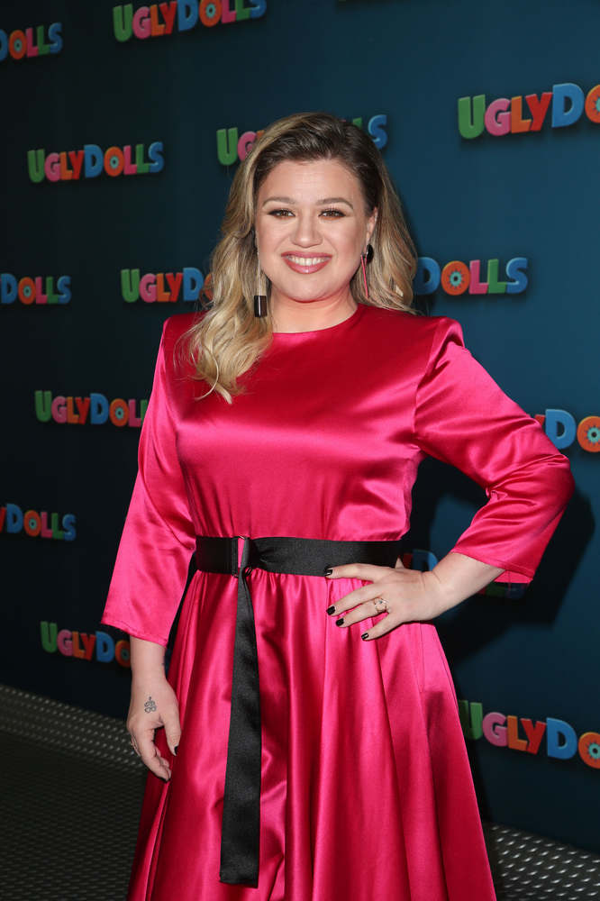 Kelly Clarkson Wins Entertainment Talk Show Host Daytime Emmy - Daytime ...