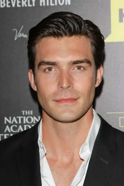 The Young And The Restless Grad Peter Porte Joins Days of Our Lives ...