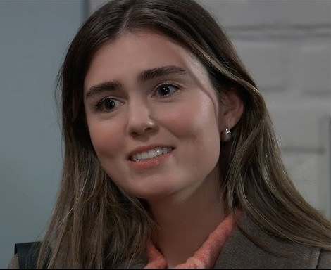 Braedyn Bruner Explains How She Taps Into Robin When Playing Emma on ...