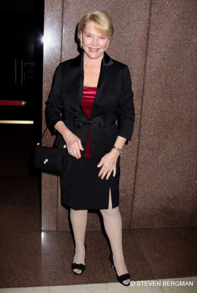 Erika Slezak Shows Support to OLTL Writing Team at WGA Awards - Daytime ...