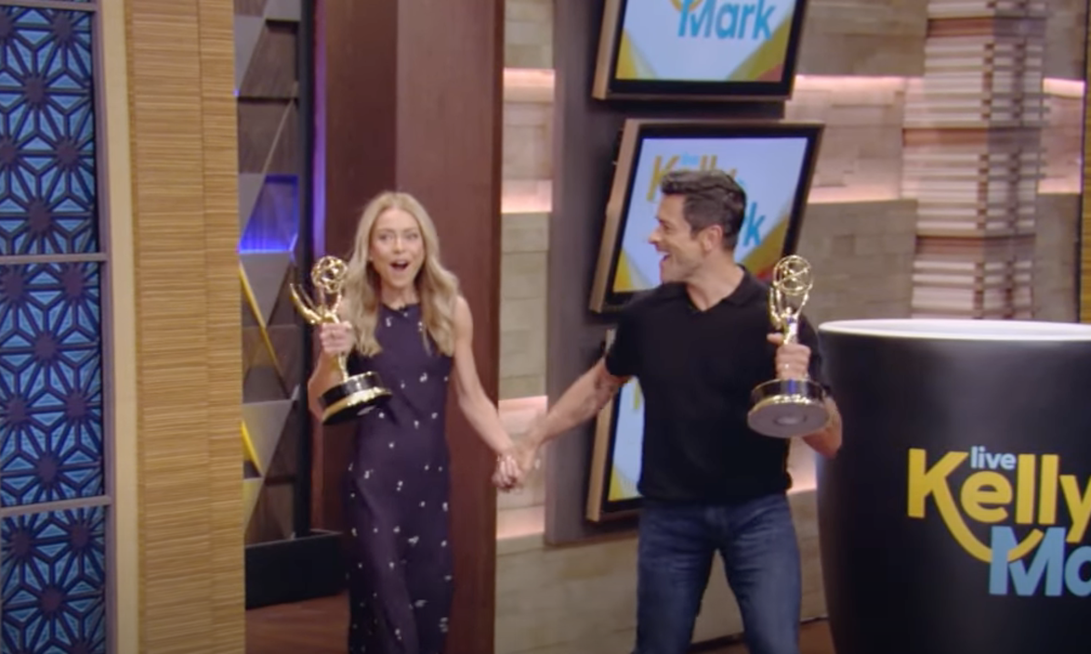 WATCH: Kelly Ripa and Mark Consuelos Deliver Emmy Acceptance Speeches ...