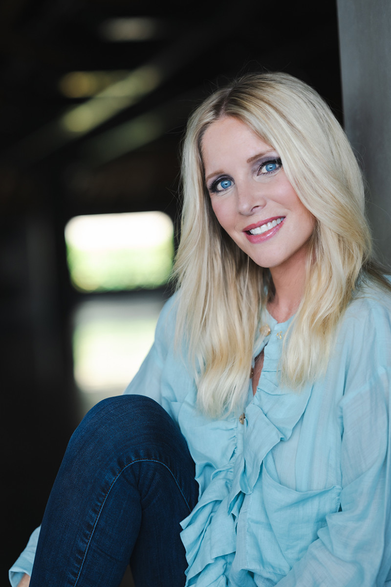 Lauralee Bell Reflects on 40 Years at The Young and the Restless ...