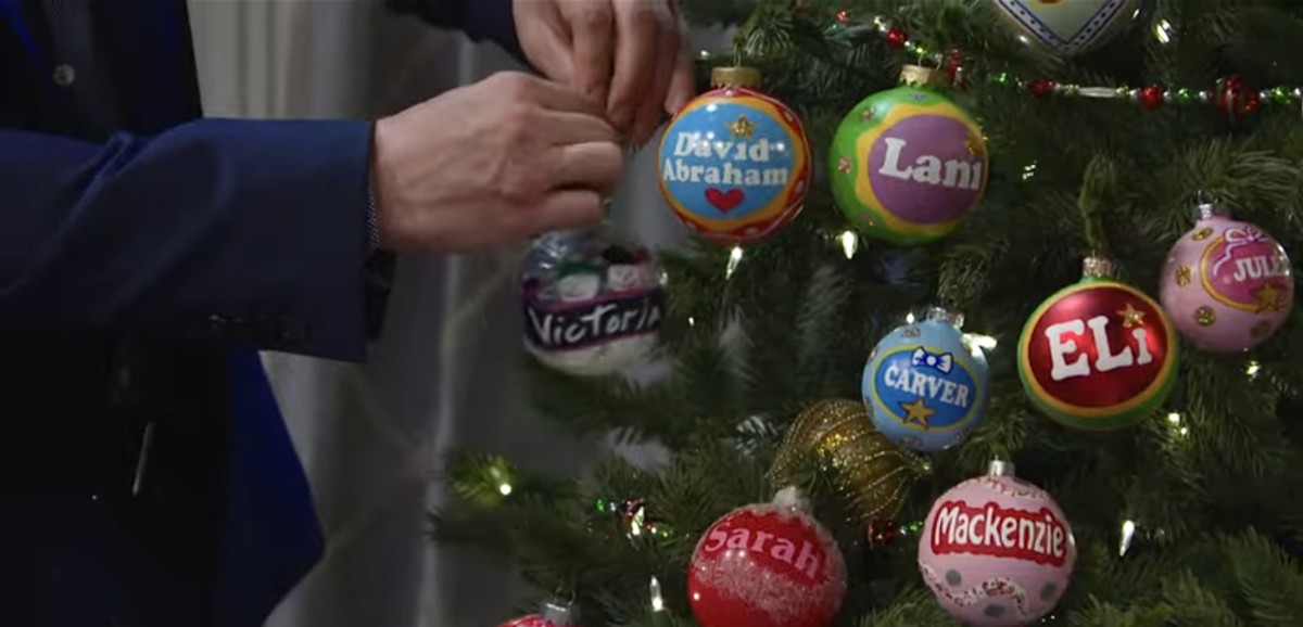 Days of Our Lives Promo: Family and Friends Gather to Decorate the ...