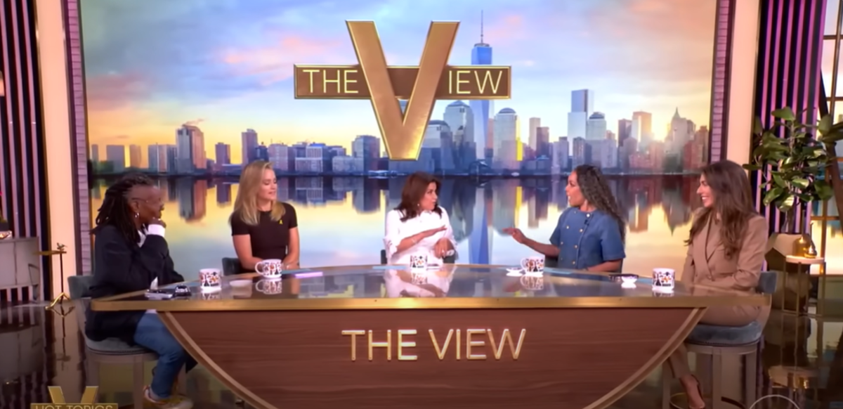 WATCH: The View Weighs in on Alleged Affair Reveal on Kiss Cam (VIDEO ...