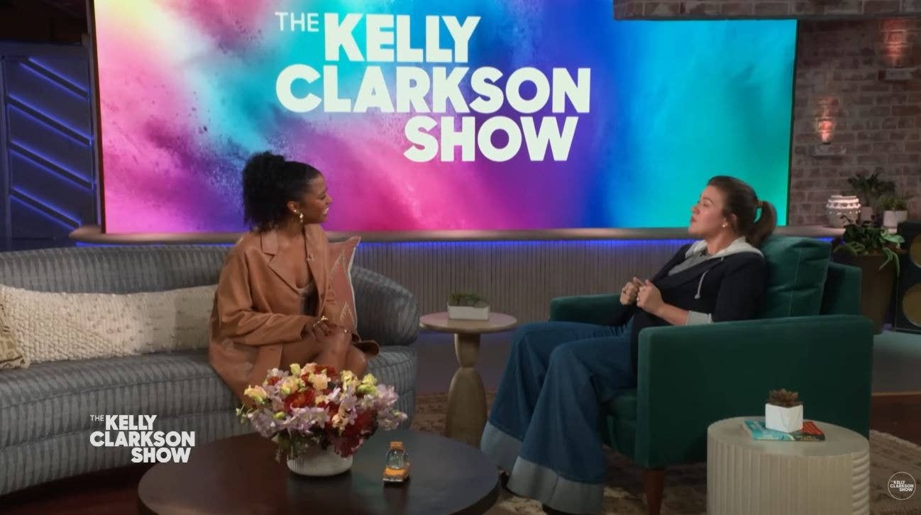 WATCH: Kelly Clarkson is Gagged Over Renée Elise Goldsberry's Age ...