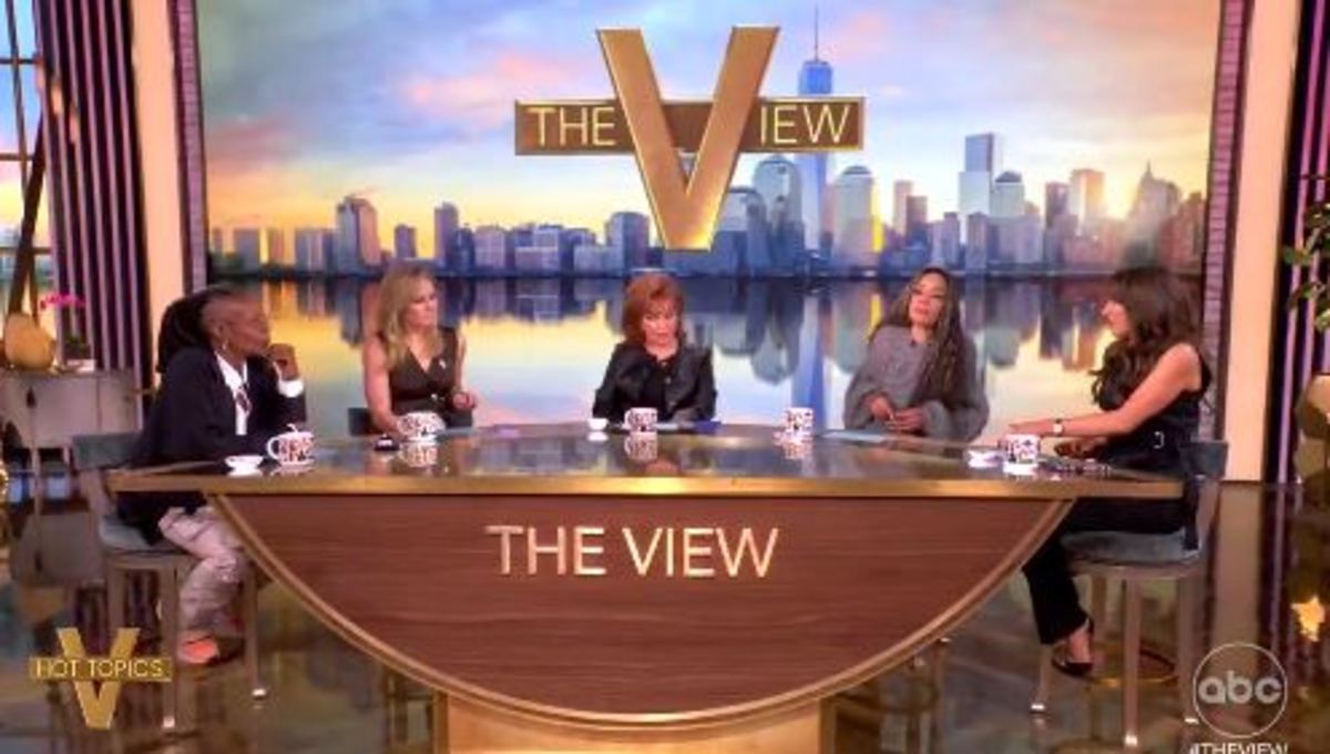 Whoopi Goldberg to Boycott The Kennedy Center Due to Trump Partisan ...